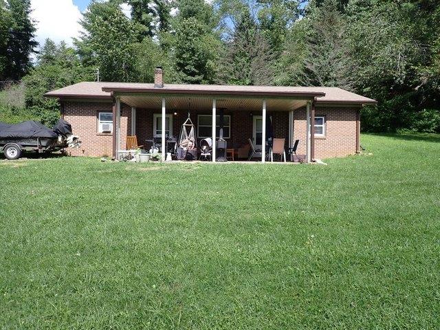 482 Troutland Rd, Hillsville, VA 24343