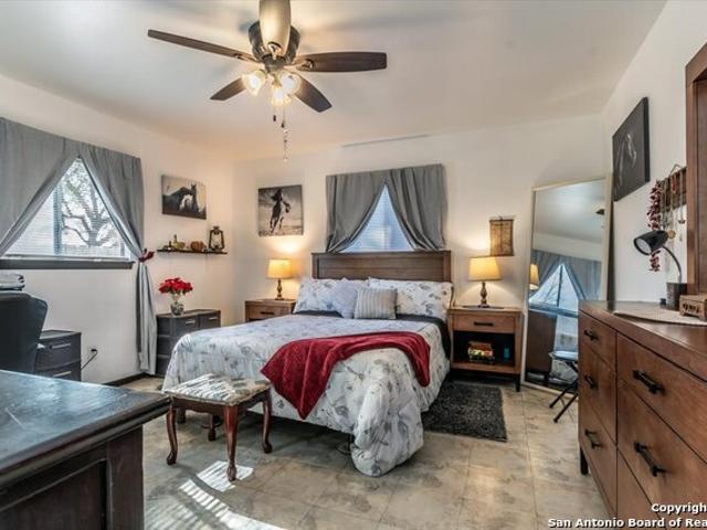 4834 Casa Bello