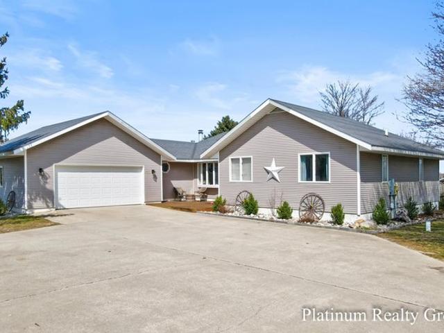 4834 W Elizabeth Dr, Shelby, MI 49455