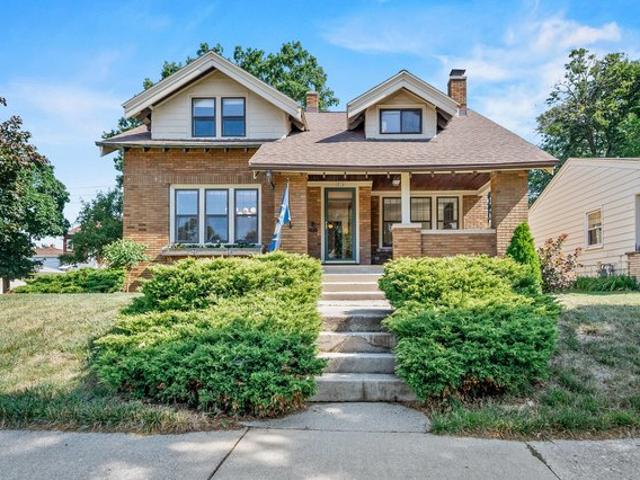 4834 W Wisconsin Ave, Milwaukee, WI 53208