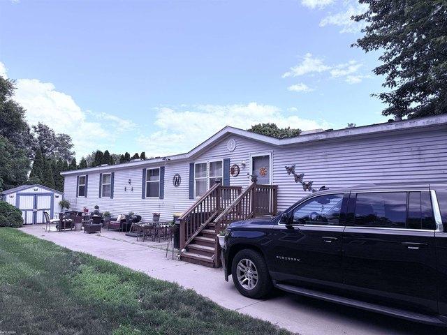 48364 Eureka Rd, Clinton Township, MI 48036