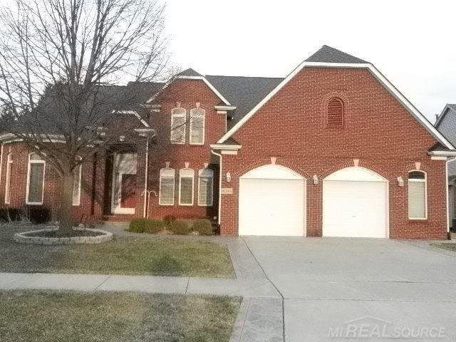 48364 Franklin Dr, Macomb, MI 48044