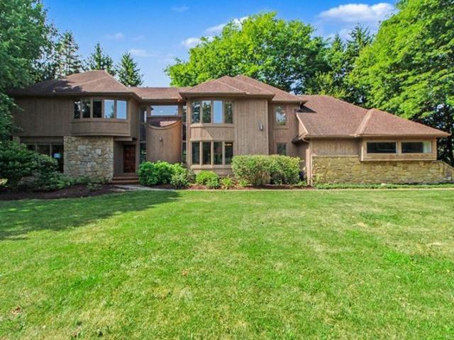 4837 Starak Ln, Ann Arbor, MI 48105