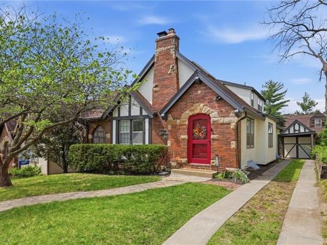 4830 Mercier St, Kansas City, MO 64112