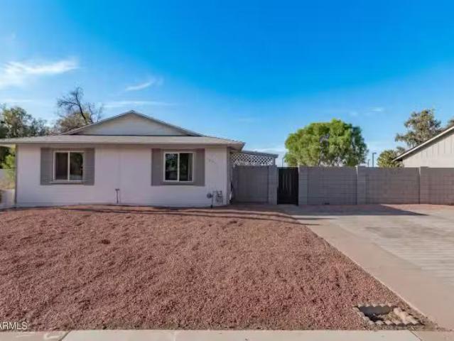 4830 W REDFIELD RD, GLENDALE, AZ 85306 Single Family Residence.