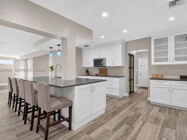 4831 NW 77th Ct, Pompano Beach, FL 33073