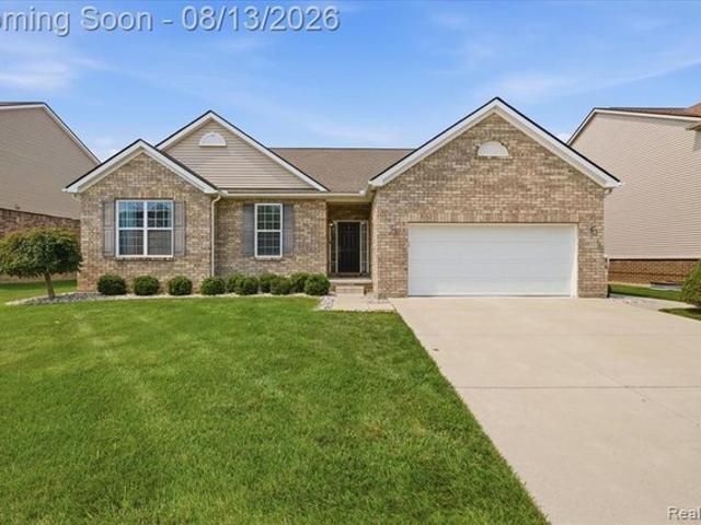 48327 Long Leaf Dr, Macomb Township, MI 48044