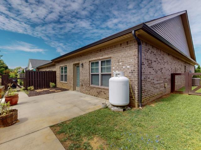 4833 Grove Park Dr NE