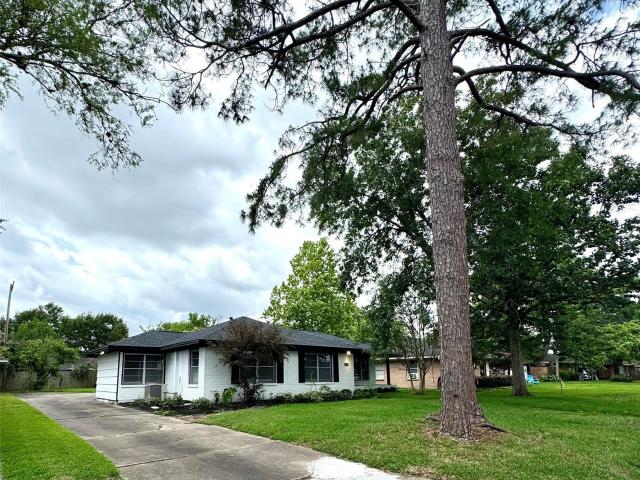 4833 Hazelton St, Houston, TX 77035 | MLS #91910 | Compass