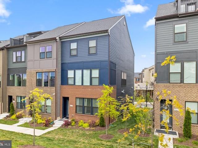 4833 Vista Green Ln, Lanham, MD 20706