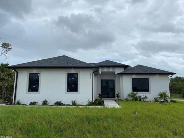 483 1st St NW, Naples, FL 34120