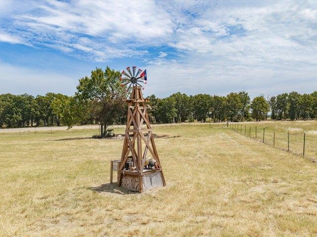 483 Legacy Ln, Bowie, TX 76230