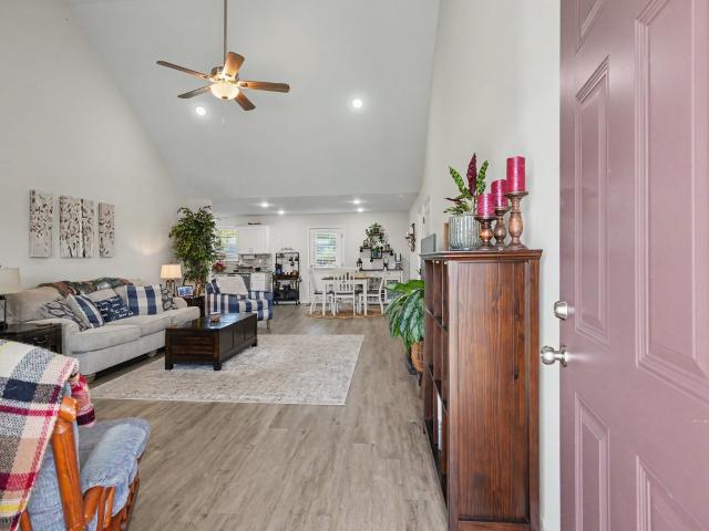 483 Shannon Ct