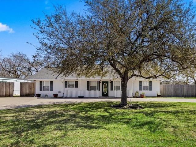 483 Riverside Dr, Palacios, TX 77465