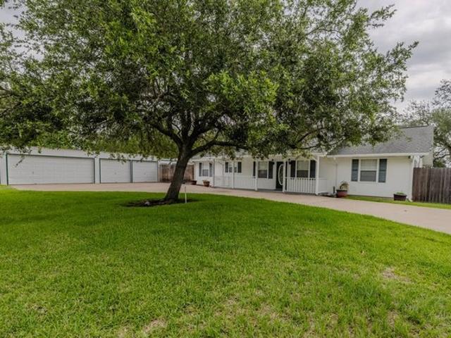 483 Riverside Dr, Palacios, TX 77465