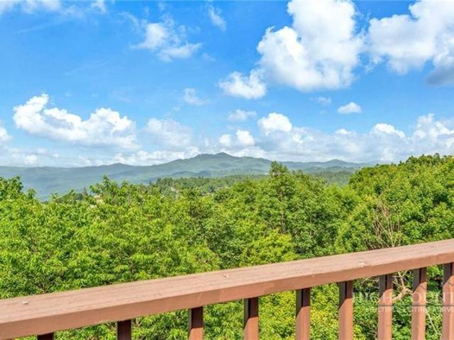 483 W Green Hill Dr, Blowing Rock, NC 28605