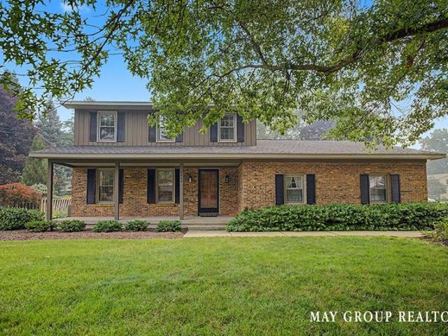 4840 Cresthill Dr NE, Grand Rapids, MI 49525