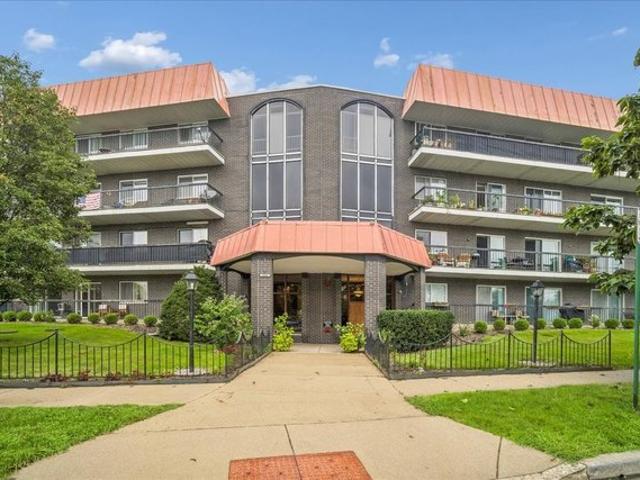 4840 Foster St Apt 103, Skokie, IL 60077