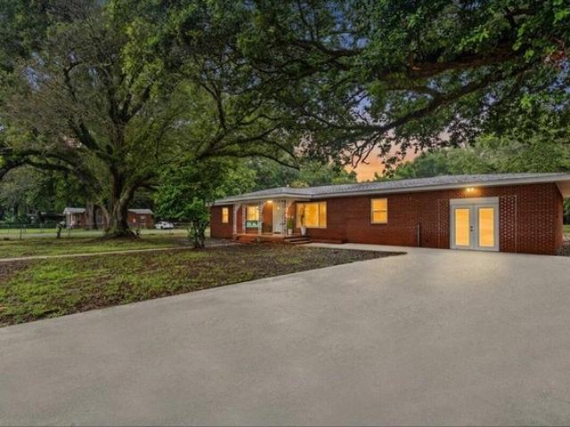 4840 W Spencer Field Rd, Pace, FL 32571