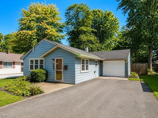 4841 Robinwood Dr, Mentor, OH 44060