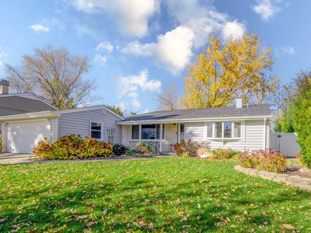 484 Chatham Cir, Buffalo Grove, IL 60089