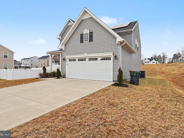484 Bridgepoint Dr, Fredericksburg, VA 22405 | MLS #VAST2045 | Compass