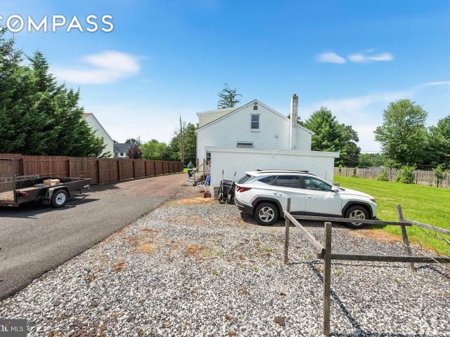 484 Fruit Farm Rd, Royersford, PA