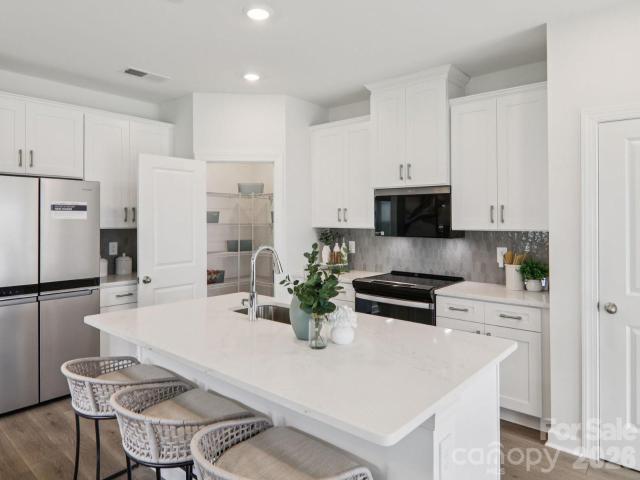484 Markridge Loop