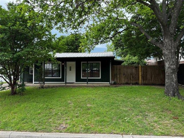 484 S First Ave, Stephenville, TX 76401