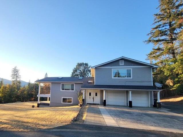 484 Shadow Hills Dr, Grants Pass, OR 97526