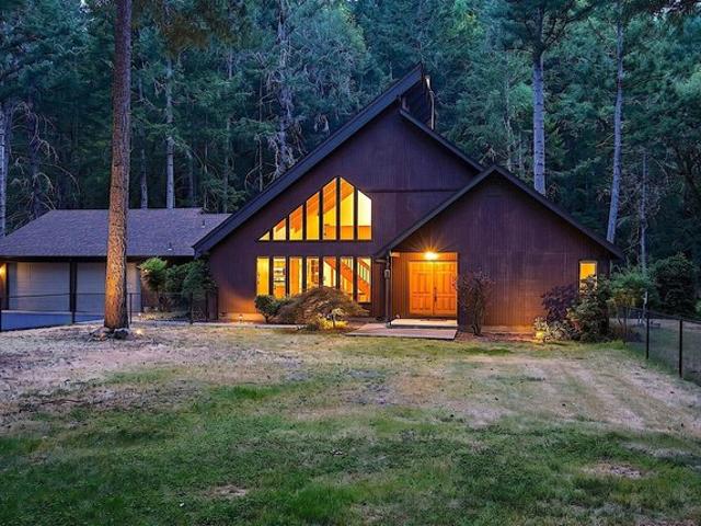484 Round Prairie Rd, Wilderville, OR 97543