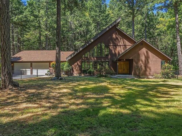 484 Round Prairie Rd, Wilderville, OR 97543