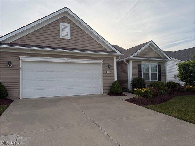 484 Water Pointe Ln, Brunswick, OH 44212