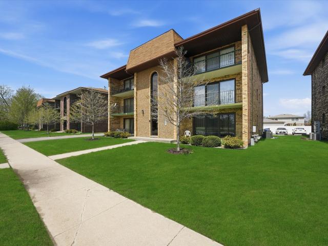 4854 W 122nd St, Unit 2E, Alsip, IL 60803 | MLS #12624 | Compass