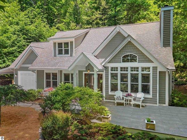 4855 Arbutus Trl, Beulah, MI 49617