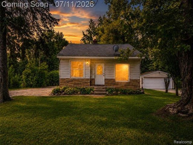 4855 Hatchery Rd, Waterford Township, MI 48329