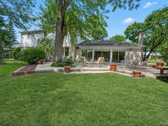 4855 Thorntree Drive