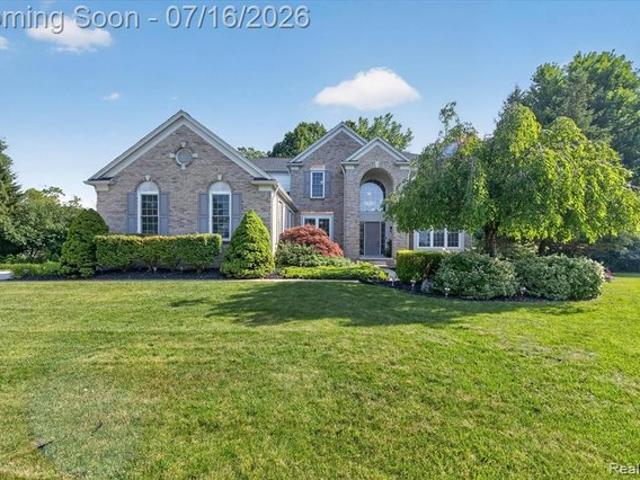 48560 Manhattan Cir, Canton, MI 48188