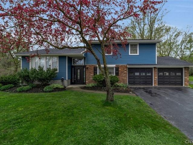 4856 Middleton Dr, Lockport, NY 14094