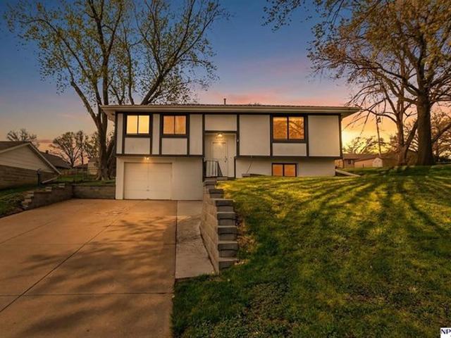 4857 J St, Omaha, NE 68117