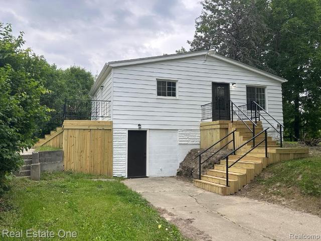 4858 genesee road