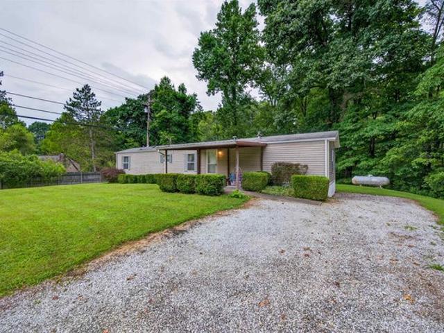 4858 S Shore Dr, Nashville, IN 47468