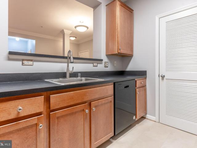 4850 Eisenhower Ave, Unit 115, Alexandria, VA 22304 | MLS #VAAX2059