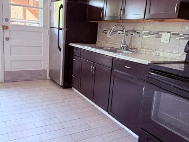 4851 Greenleaf Street # 11