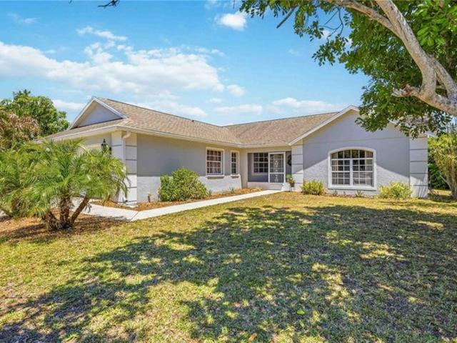 4851 Hamlets Grove Dr, Sarasota, FL 34235