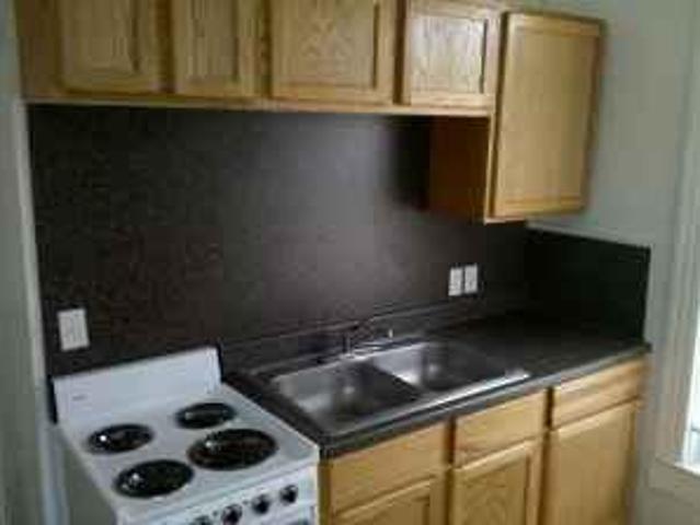 $485 / 1br *1 Bedroom by Creighton* 33rd and Burt, 712 N. 33rd map