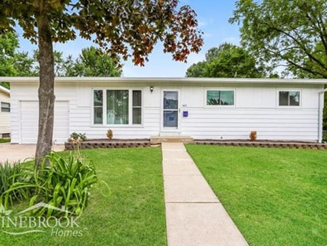 485 Bardot Dr 3/2 858 sqft