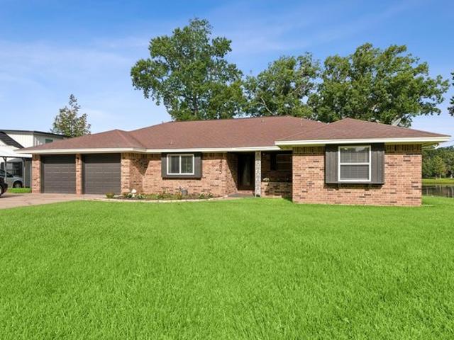 485 E Lake Dr, Livingston, TX 77351