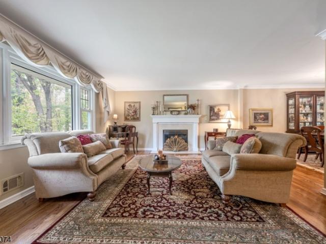 485 Eisenhower Ct
