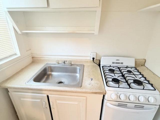 485 Howard Ave 3